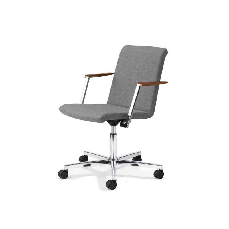 König+Neurath PUBLICA Conference chair - Maximus Design
